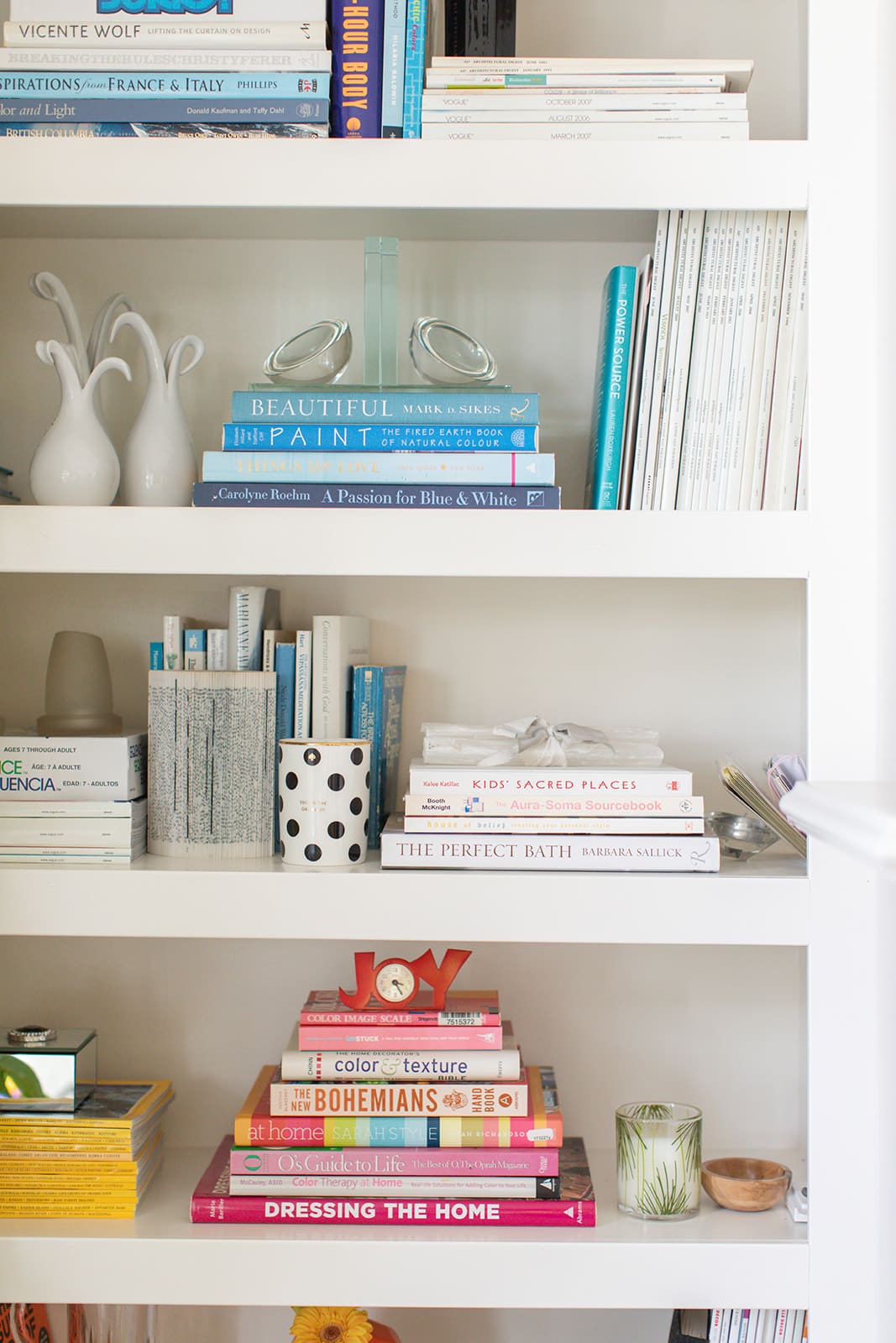 6 Ways to Style a Bookshelf for the Perfect Shelfie